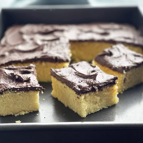 Vanilla sheet cake with chocolate frosting-stays soft 3 days! ⋆ The ...