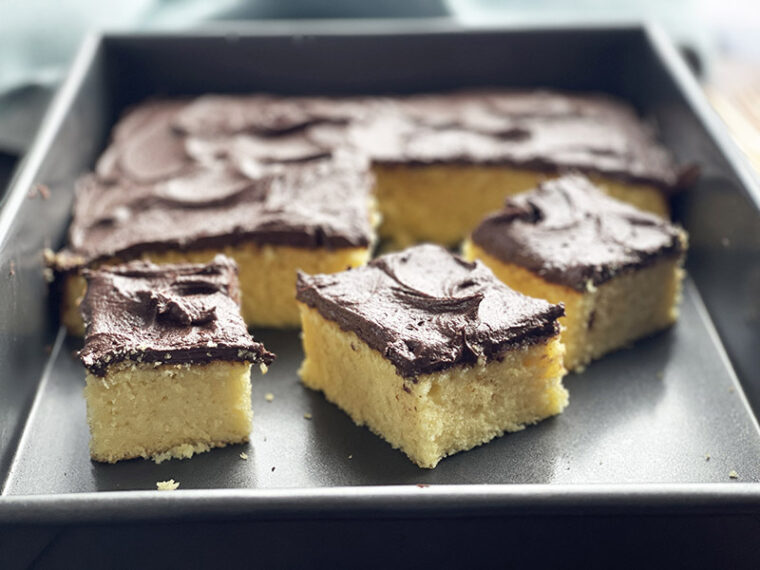 Vanilla sheet cake with chocolate frosting-stays soft 3 days! ⋆ The ...
